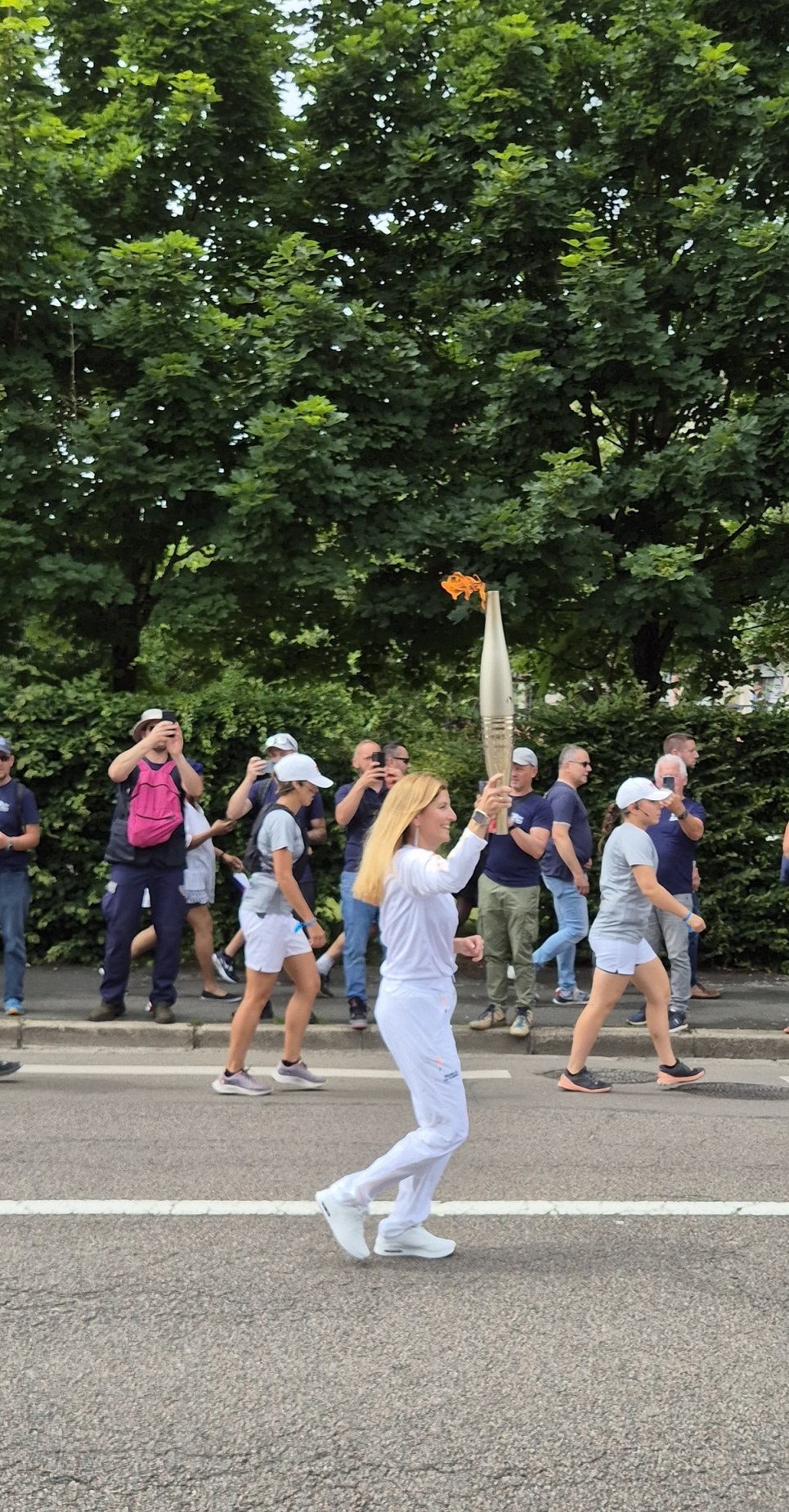 Magyar Olimpiai Bizottság - Tatai sportoló is futott az olimpiai lánggal